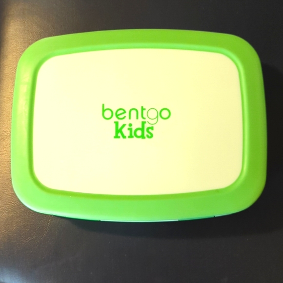 bentgo | Other | Bentgo Box Kids Green Lunchbox Compartments Rubber ...